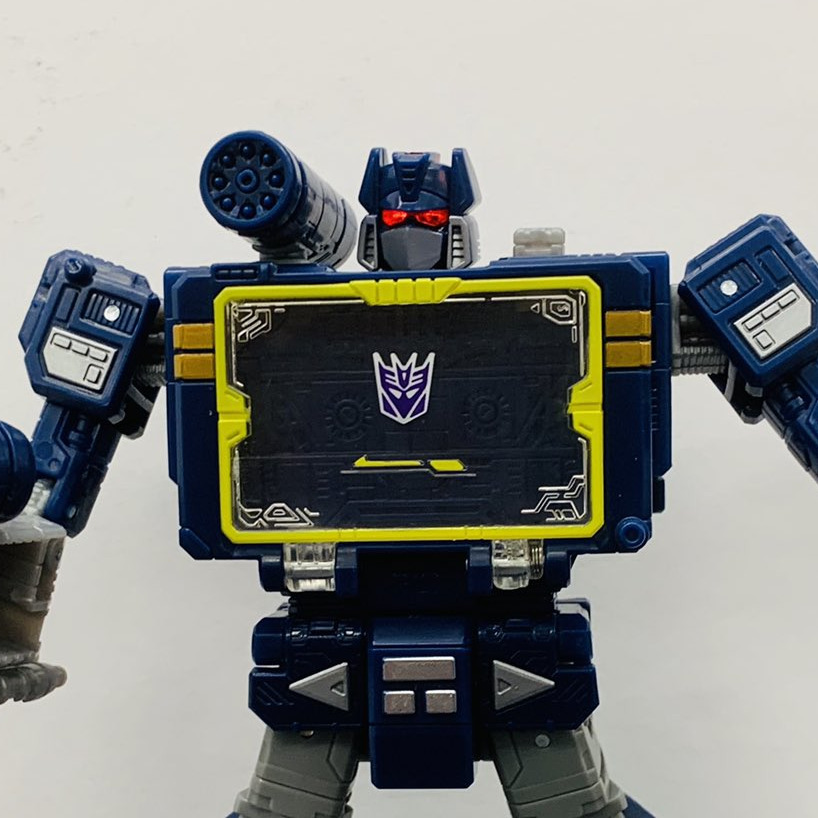 What Color Is Netflix Edition Soundwave's Visor, Anyway? - Radio Free ...